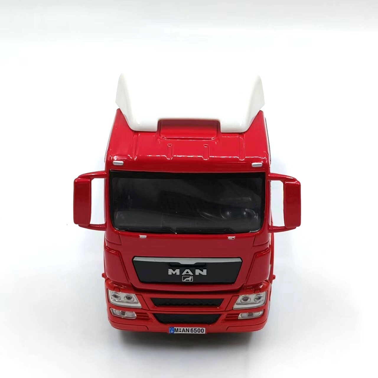 Машинка "MAN Black", пластик/металл, открытие двери, масштаб 1:32, красный, 185г