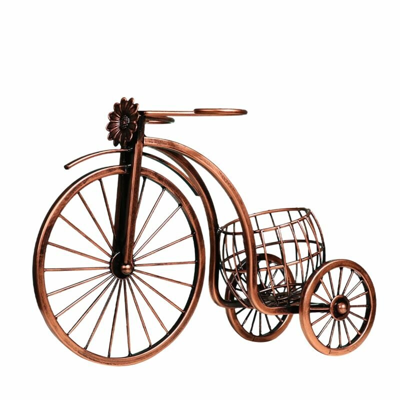 Европейский винтажный трехколесный винный стеллаж. Европейский винтажный трехколесный винный стеллаж