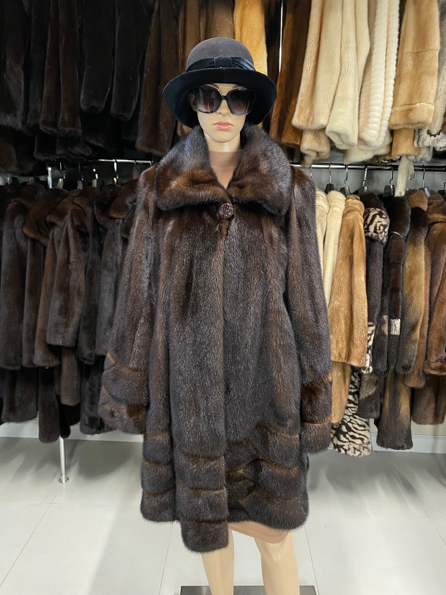 Шуба. Бабочка. Норка с воротником 50-52 р.