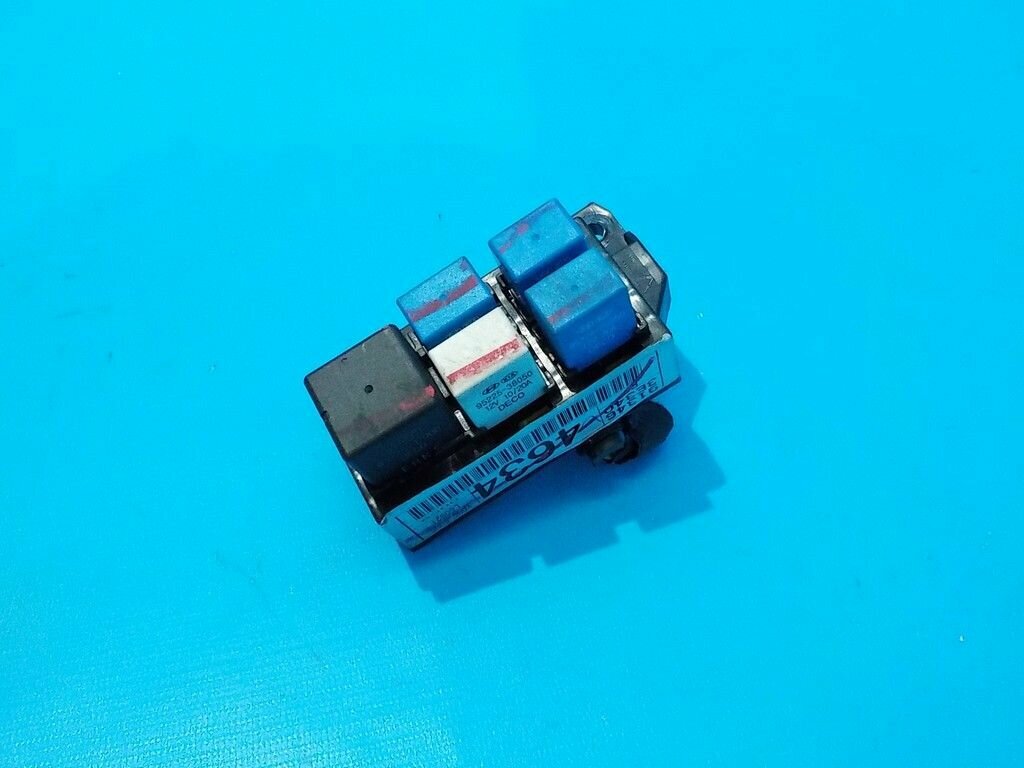 Блок реле KIA Sorento 1 2002-2009 913463E340 - Б/У