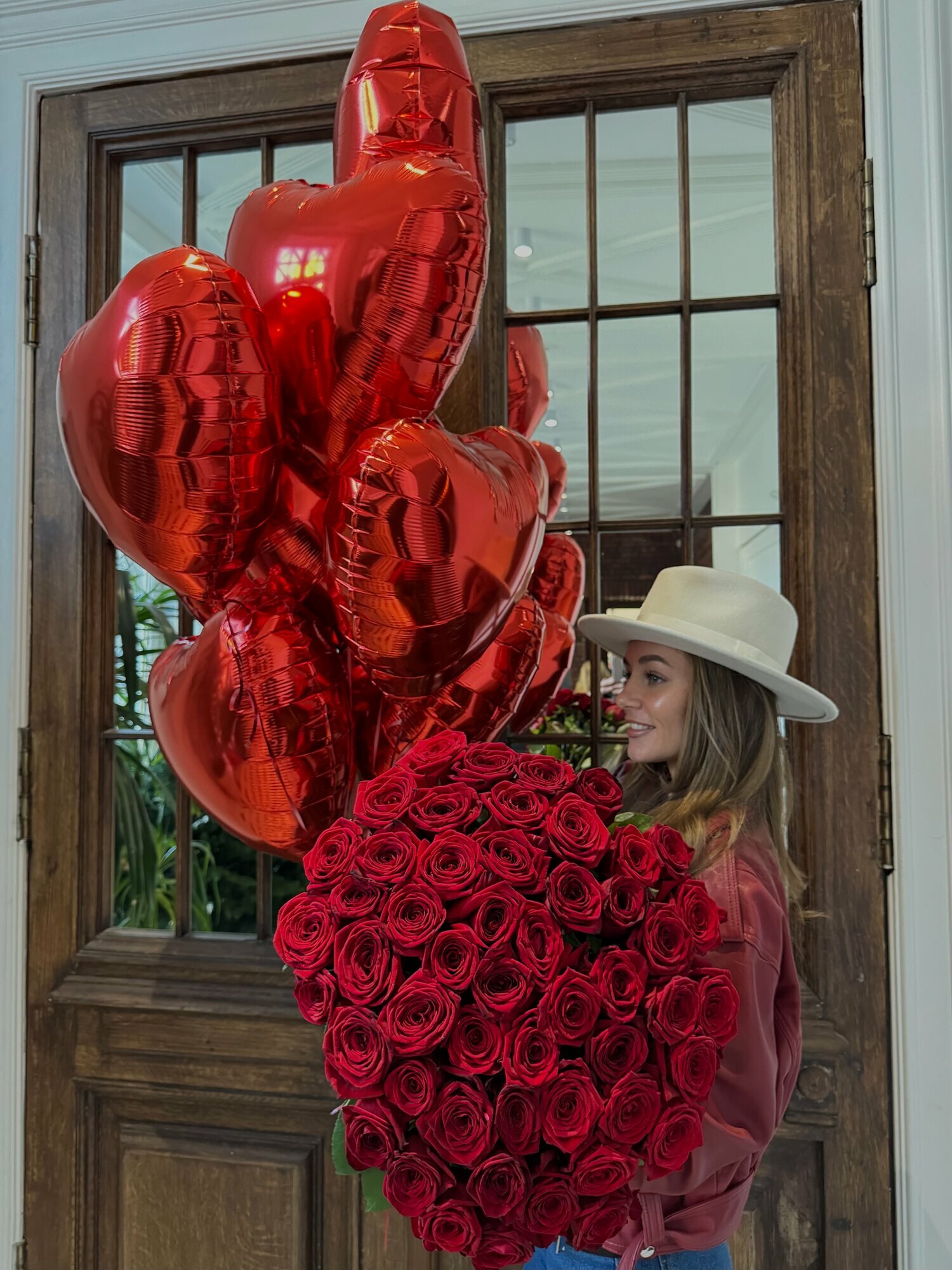 Букет из Красной розы 51 штука, + 9 гелиевых шаров, высота 55 см