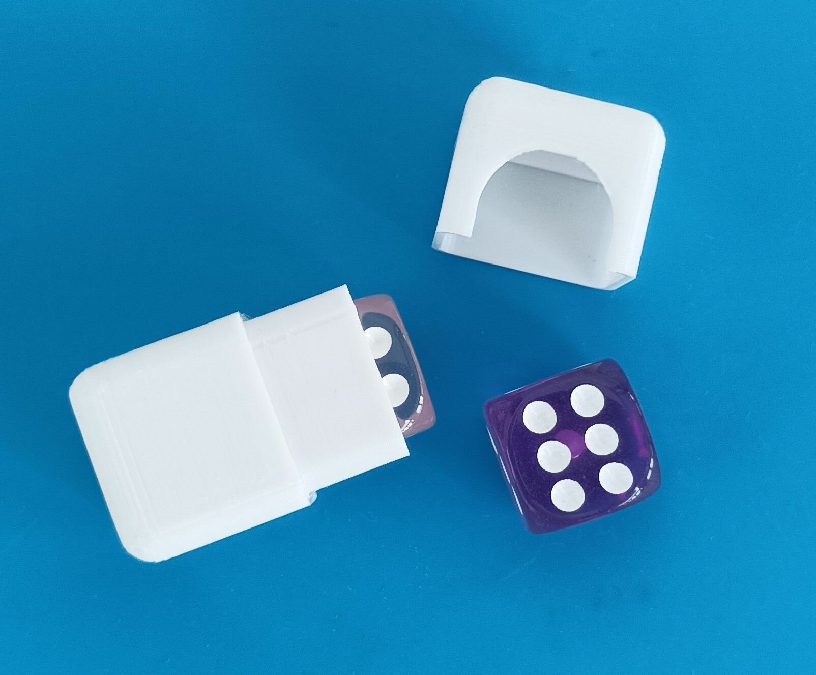 Акриловые игральные кости кубики 14 мм в кейсе контейнере, розовый/фиолетовый