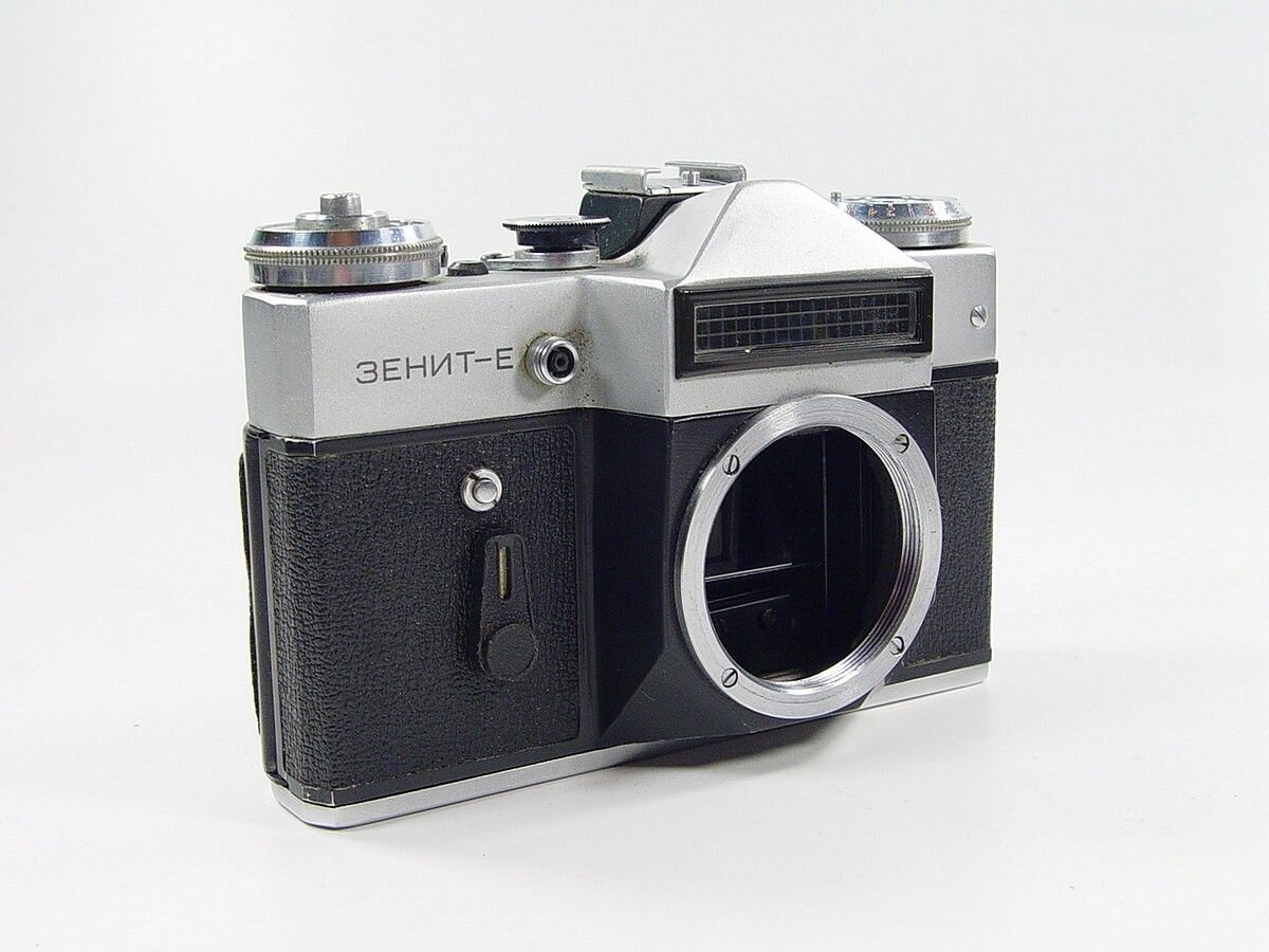 Фотоаппарат советский старинный Зенит-Е. Винтаж, СССР, 1982 г. Металл. Лот 3