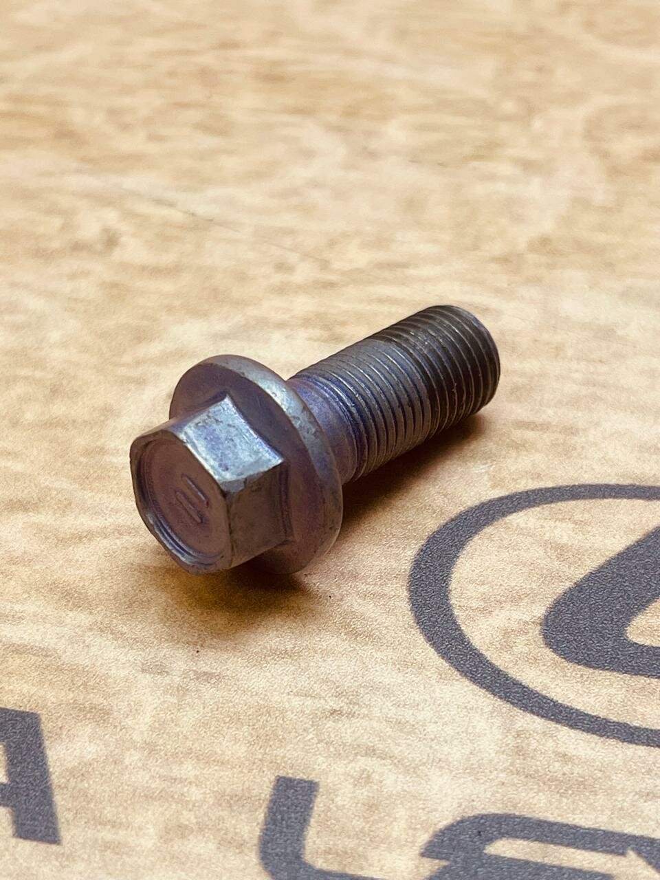 Оригинальный болт заднего суппорта Toyota