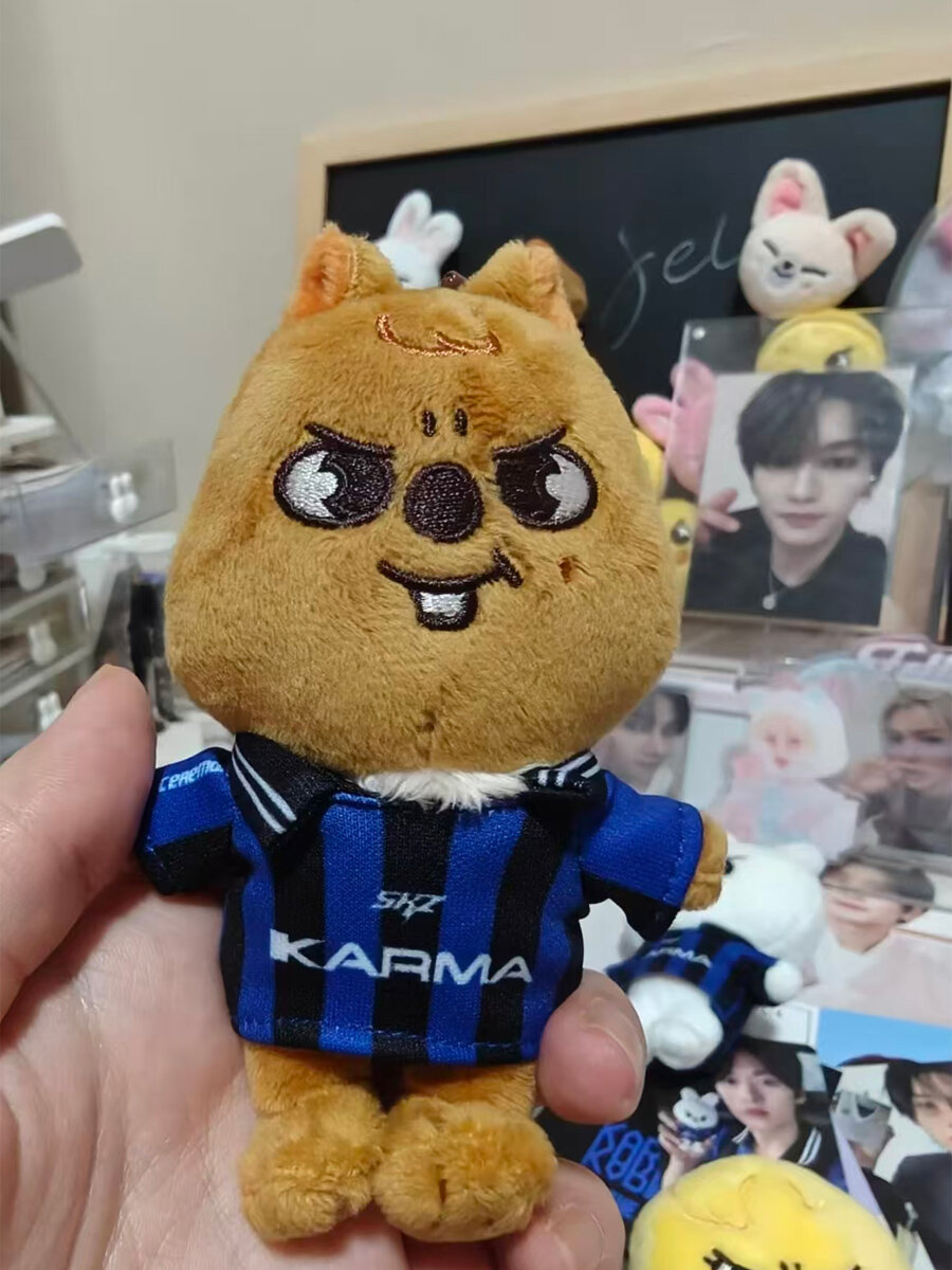 SKZOO Сидящая Кукла Straykids KARMA
