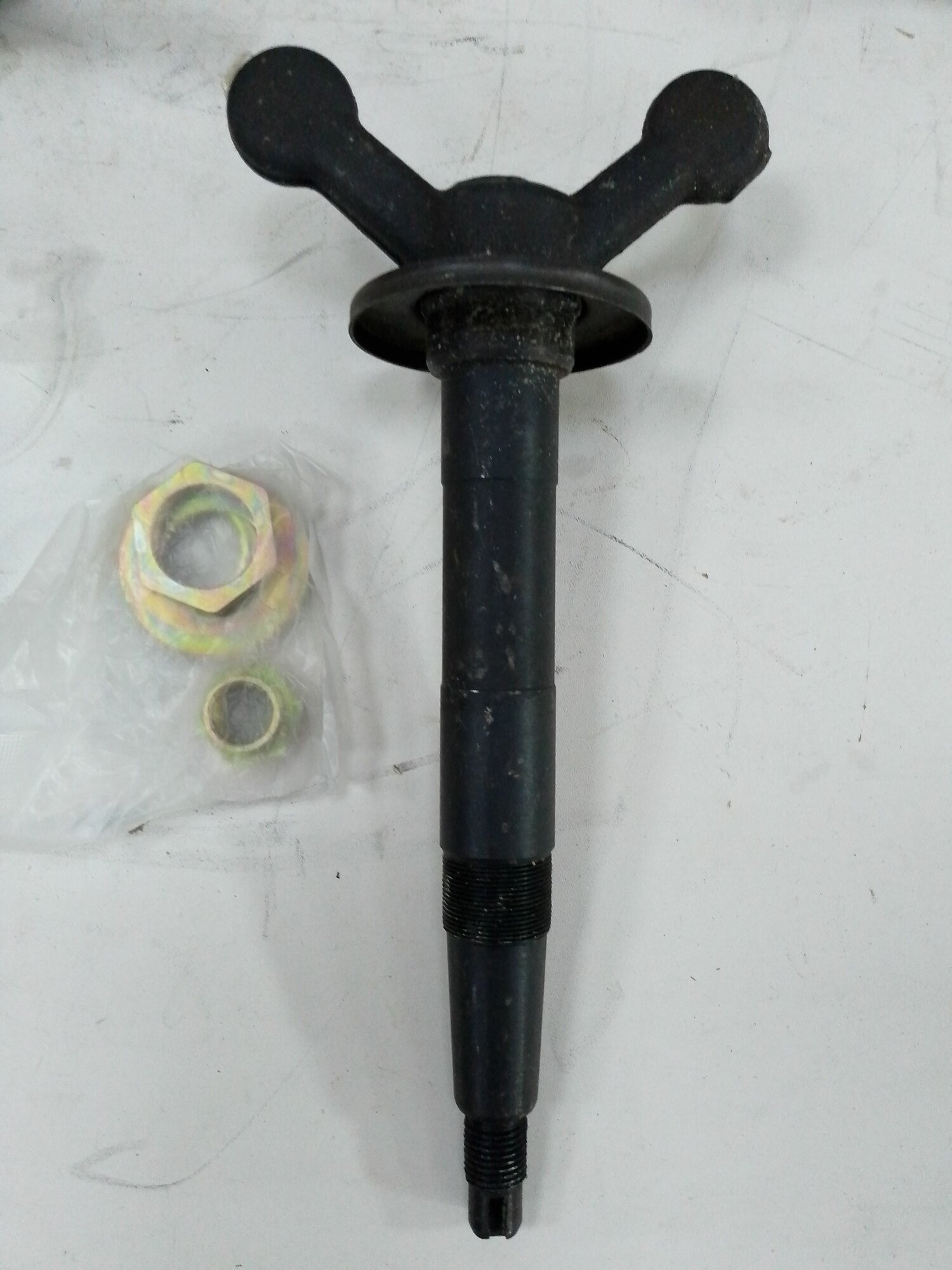 Полуось колеса Муравей ( с гайками)