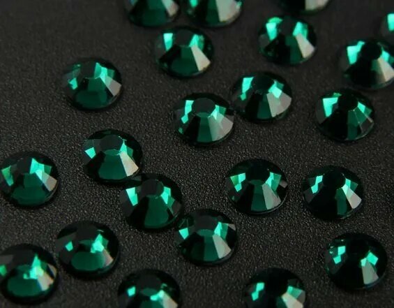 Стразы SS10 EMERALD Горячая фиксация / HOTFIX 12 граней /12cut 1440 PCS
