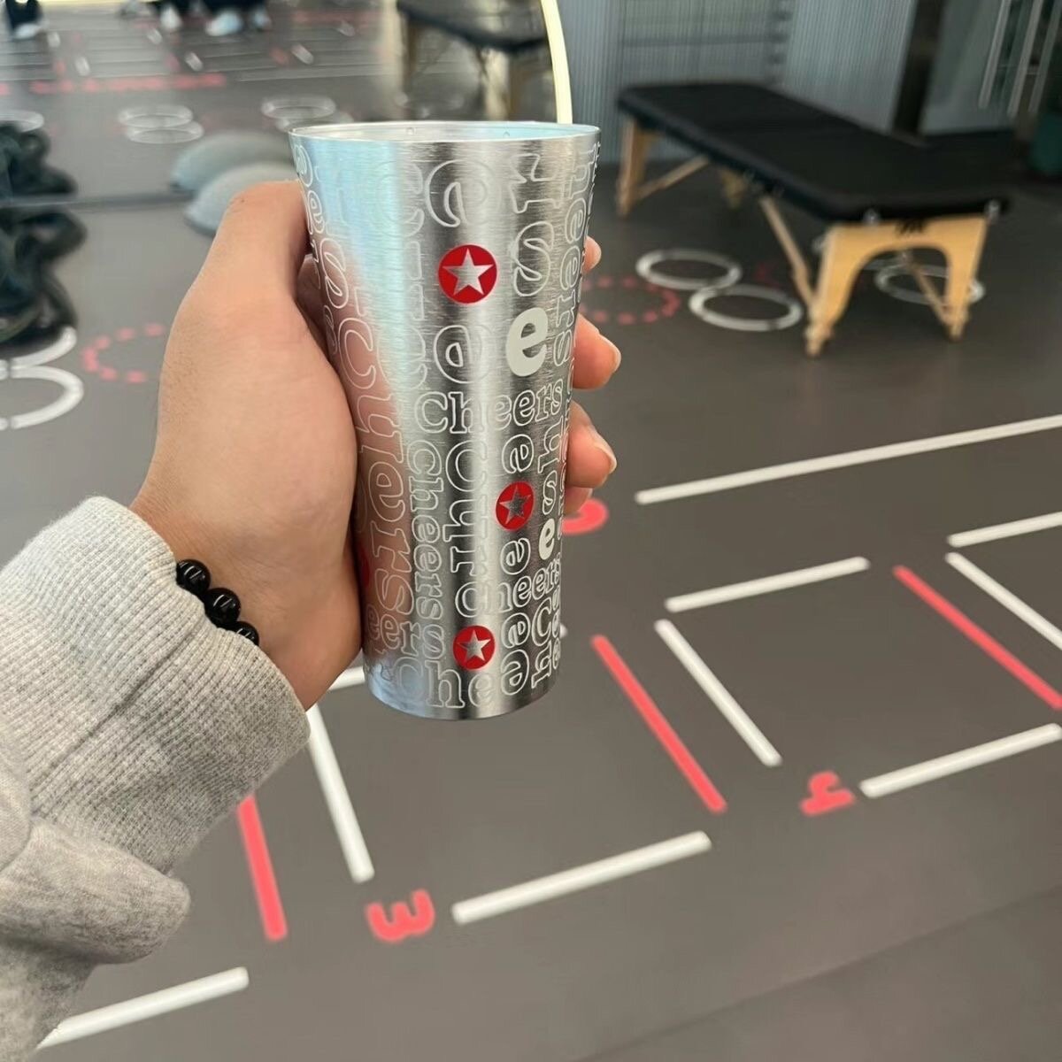 Пивная кружка Heineken 360 мл из алюминия с термочувствительным эффектом — форма «осиная талия», меняет цвет от холода