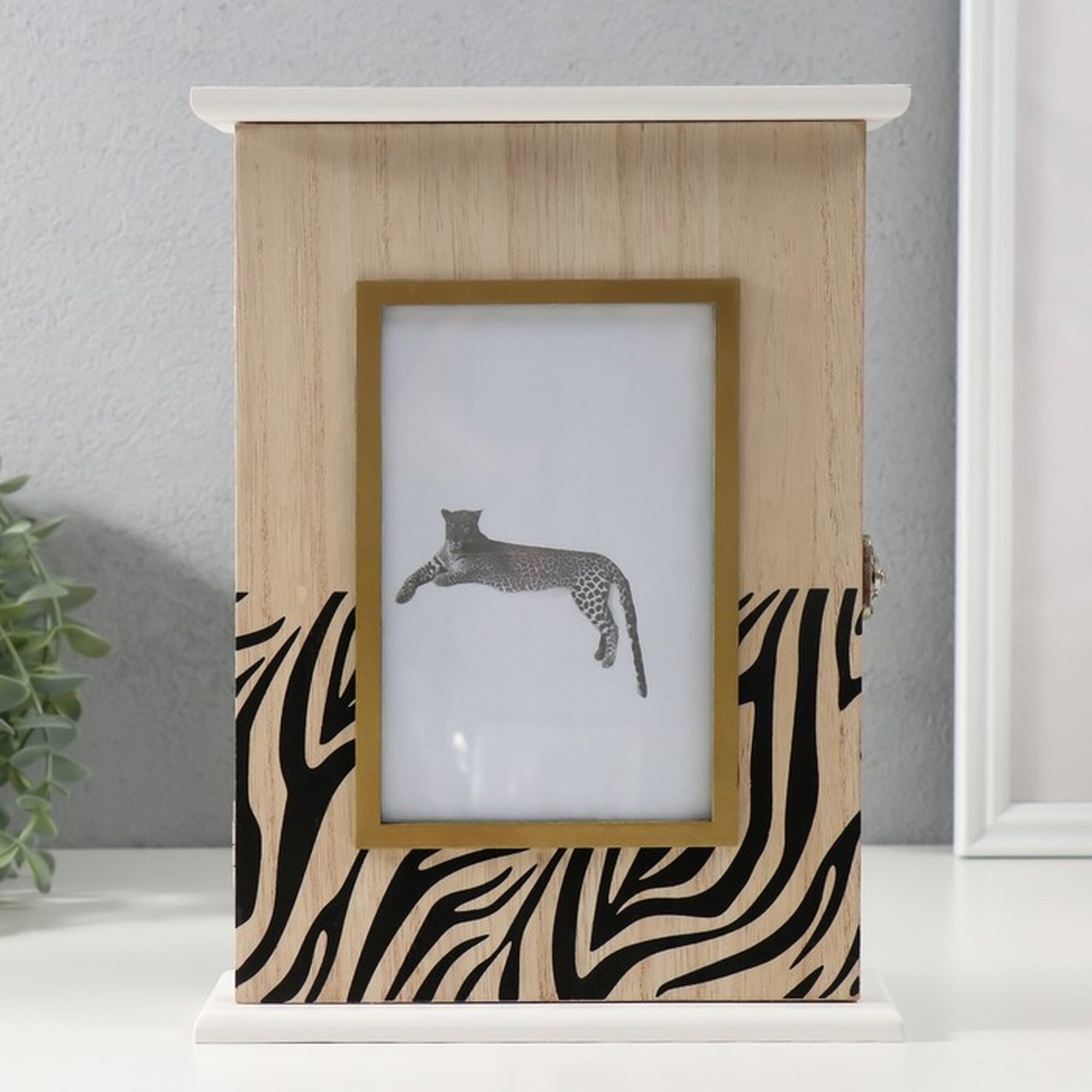 Ключница настенная с фоторамкой 10×15 см «Зебра», дерево, 5 крючков, 6×20×25.8 см