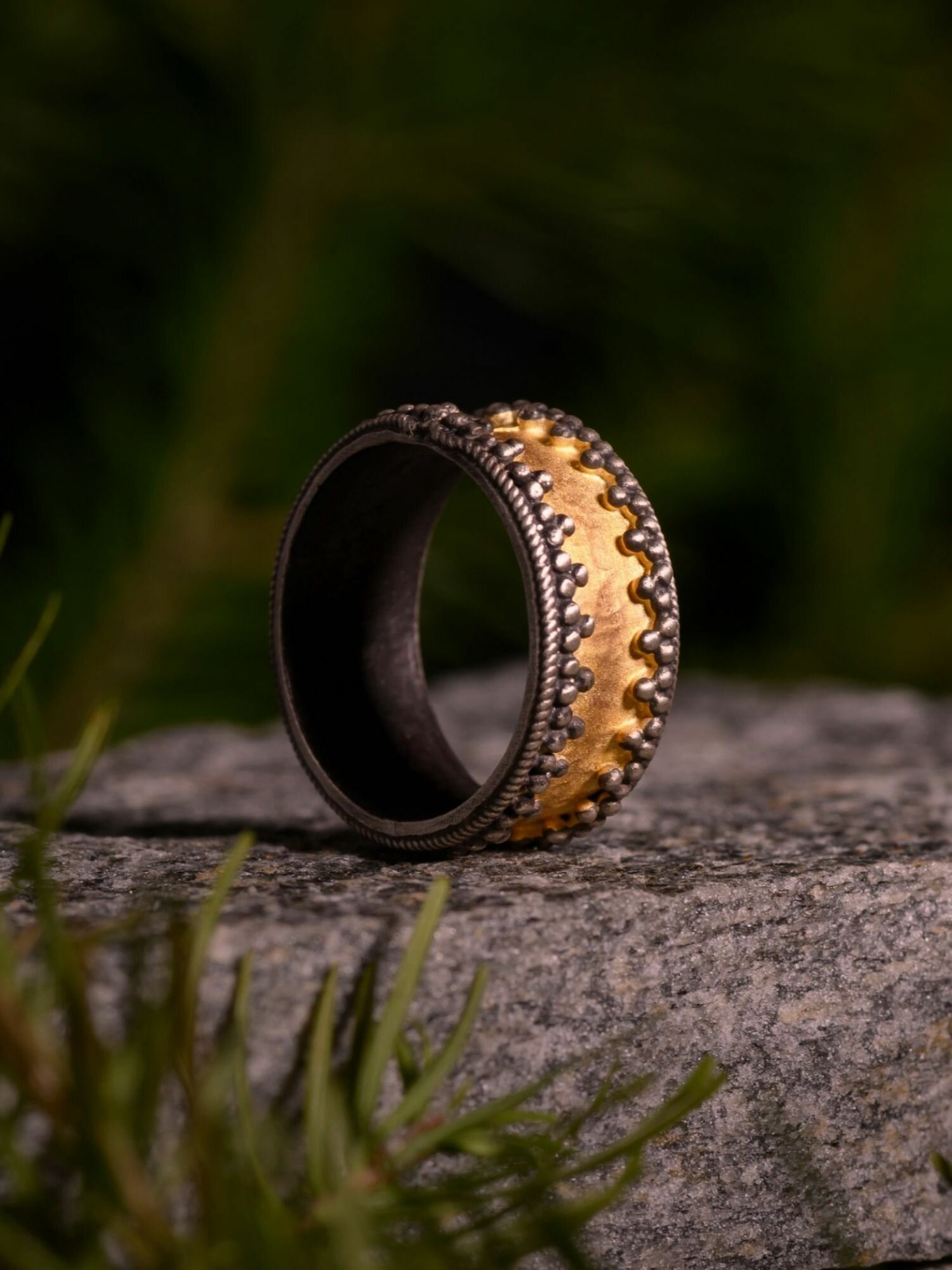 Кольцо тонкое, серебро, 925 проба, чернение, золочение