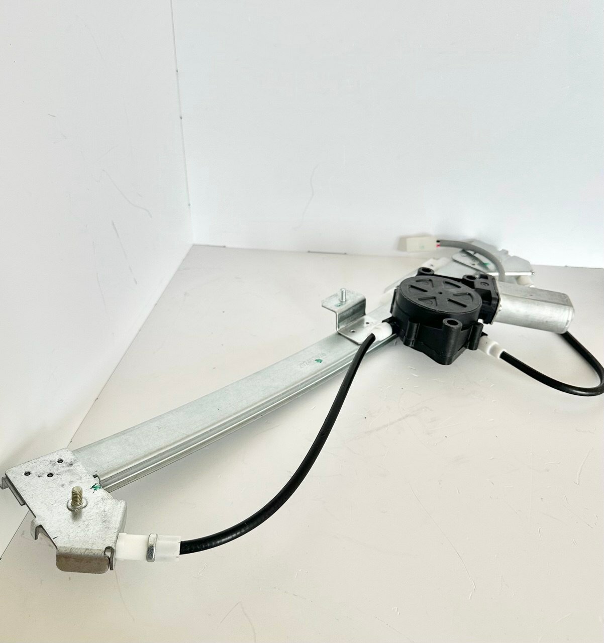 Стеклоподъемник электрический в сборе с мотором передний правый ВАЗ 2110-2112, Приора (до 2013 года)