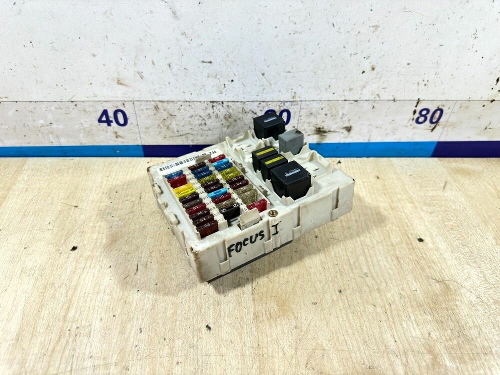 Блок предохранителей Ford Focus I 2M5T14A073BE