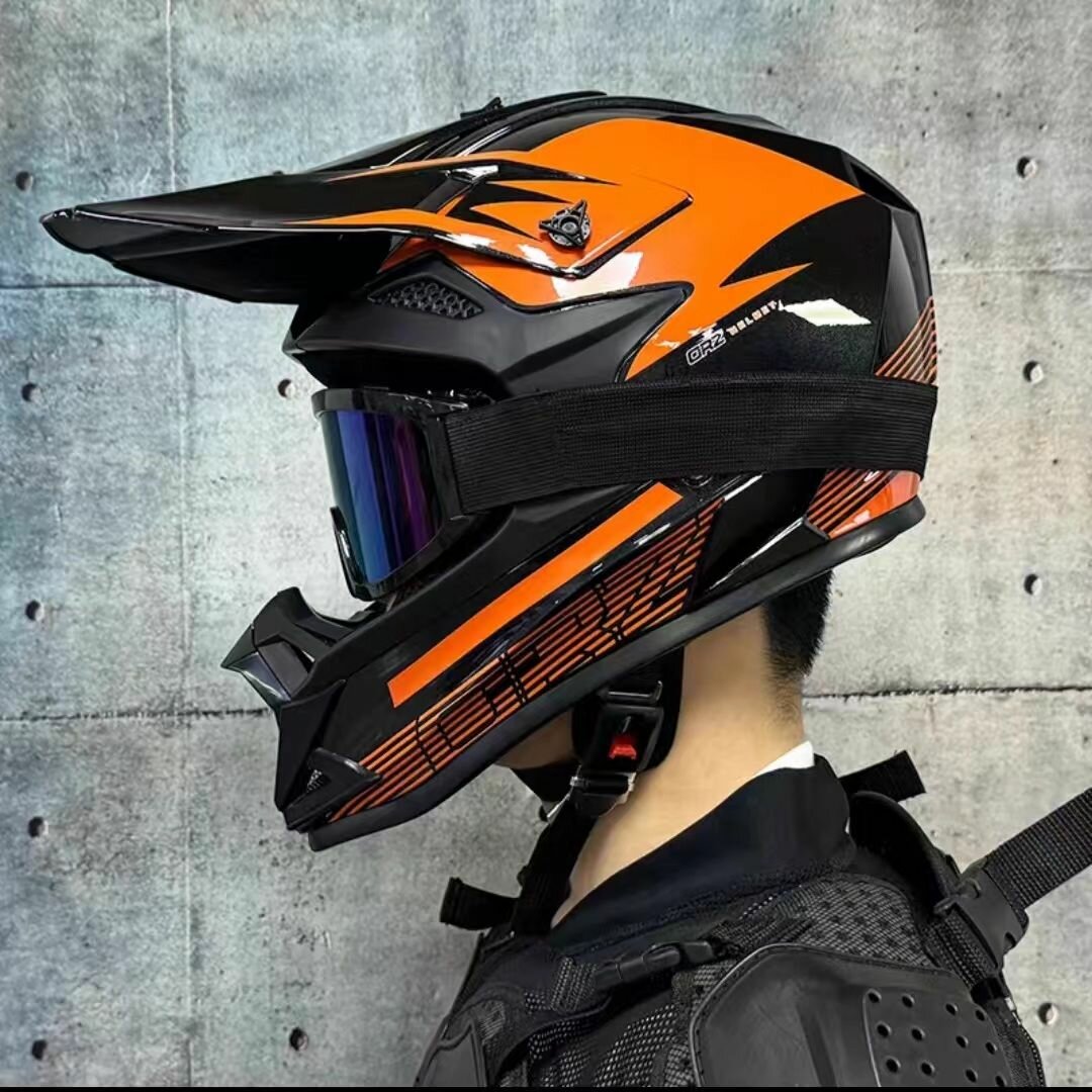 Шлем для снегохода