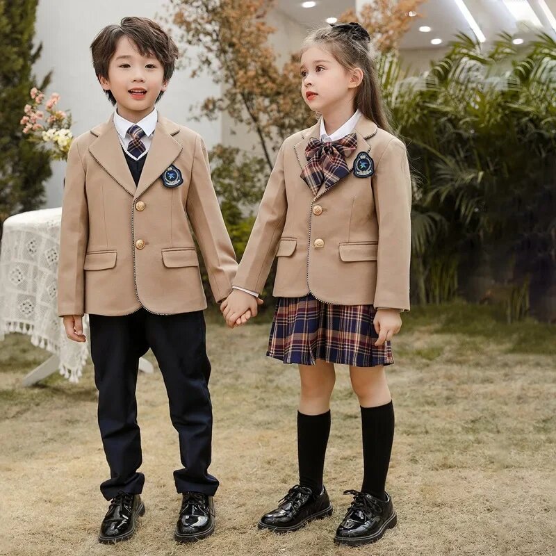 Форма для детского сада "Белые рубашки", зеленый жилет, высота 180 см