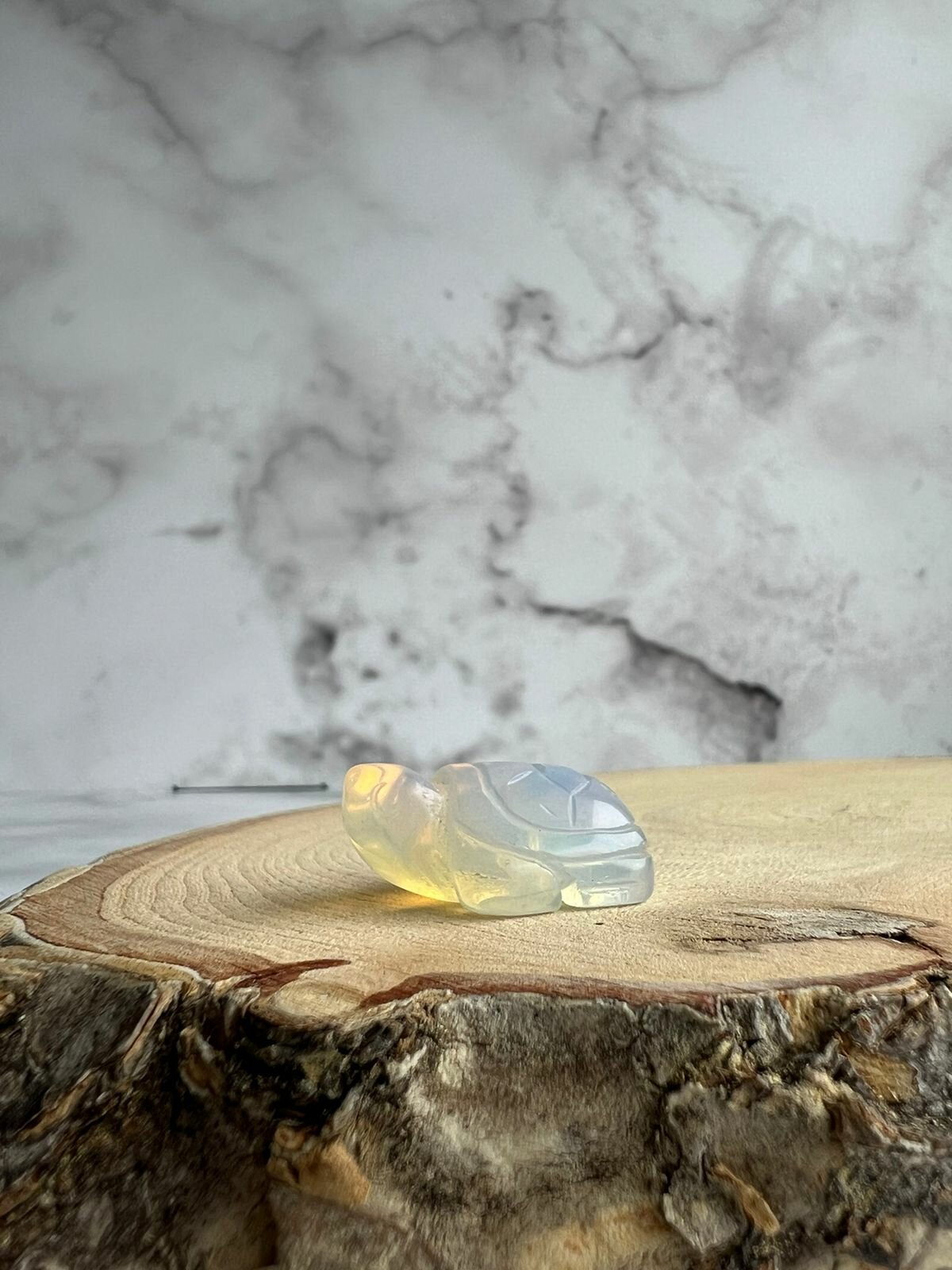 Фигурка-сувенир "Черепашка" из имитации лунного камня, 28х17 мм.