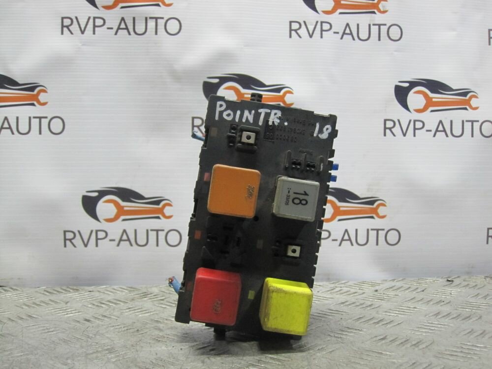 Блок предохранителей VW Pointer 1.8 2004-2006 5X0941822C