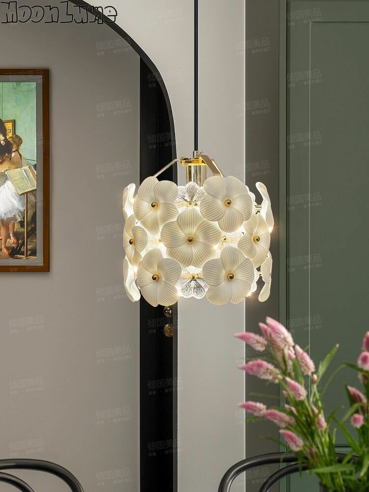 Люстра с французскими романтическими цветами