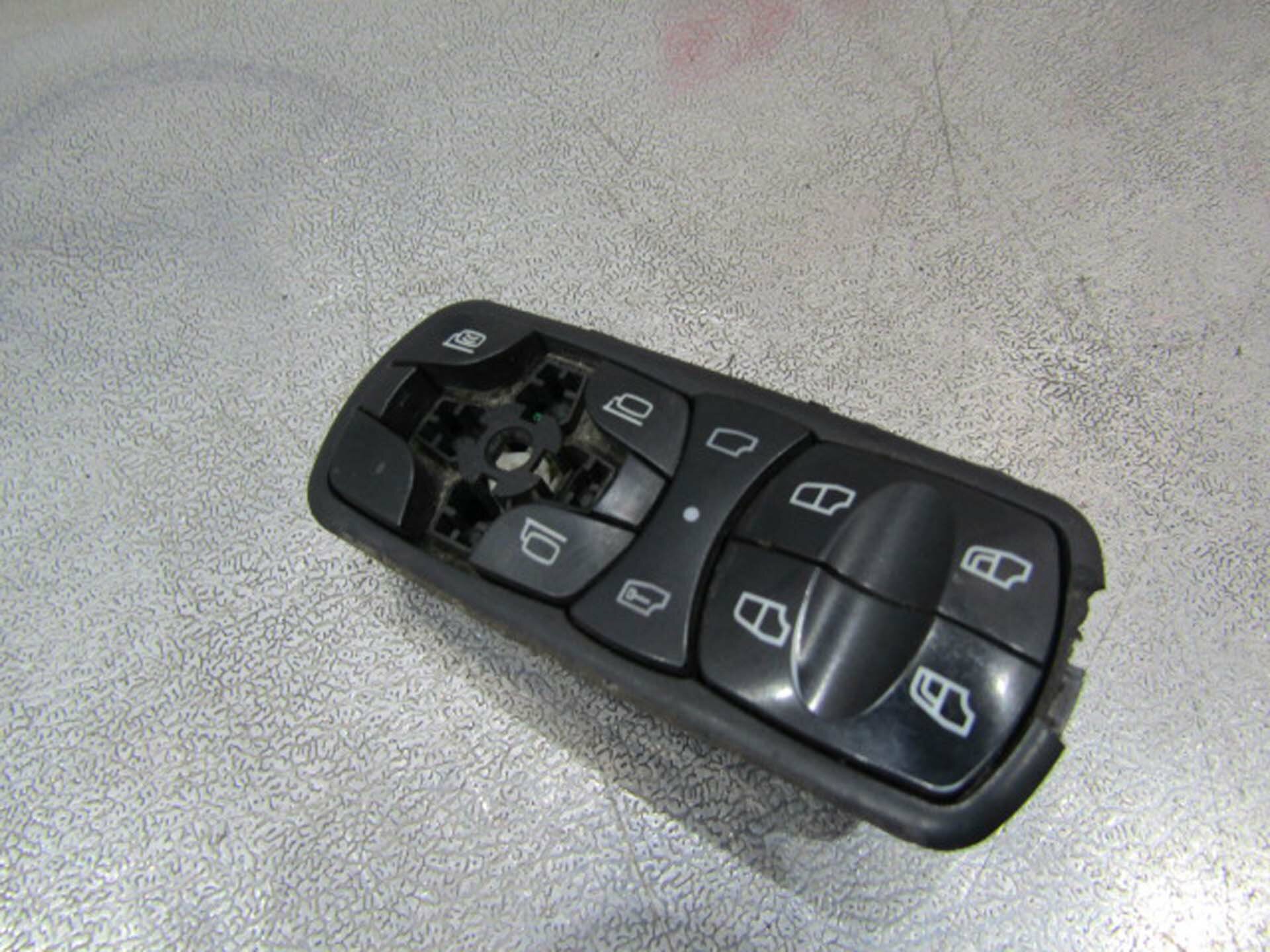 Блок комфорта левый Merсedes Actros, есть повреждение