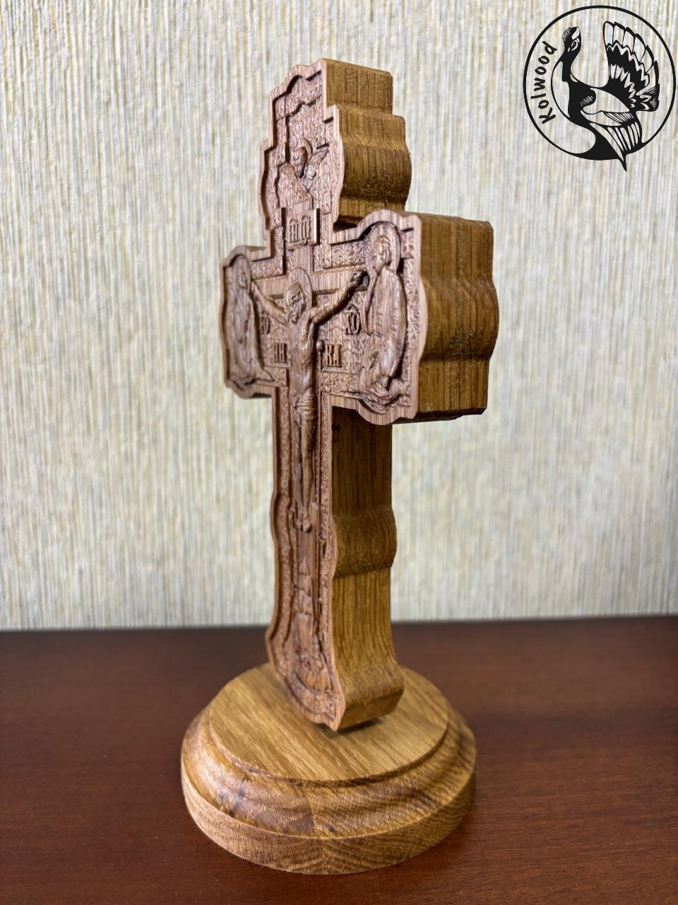 Православный резной крест Распятие на подставке из дуба 19 см