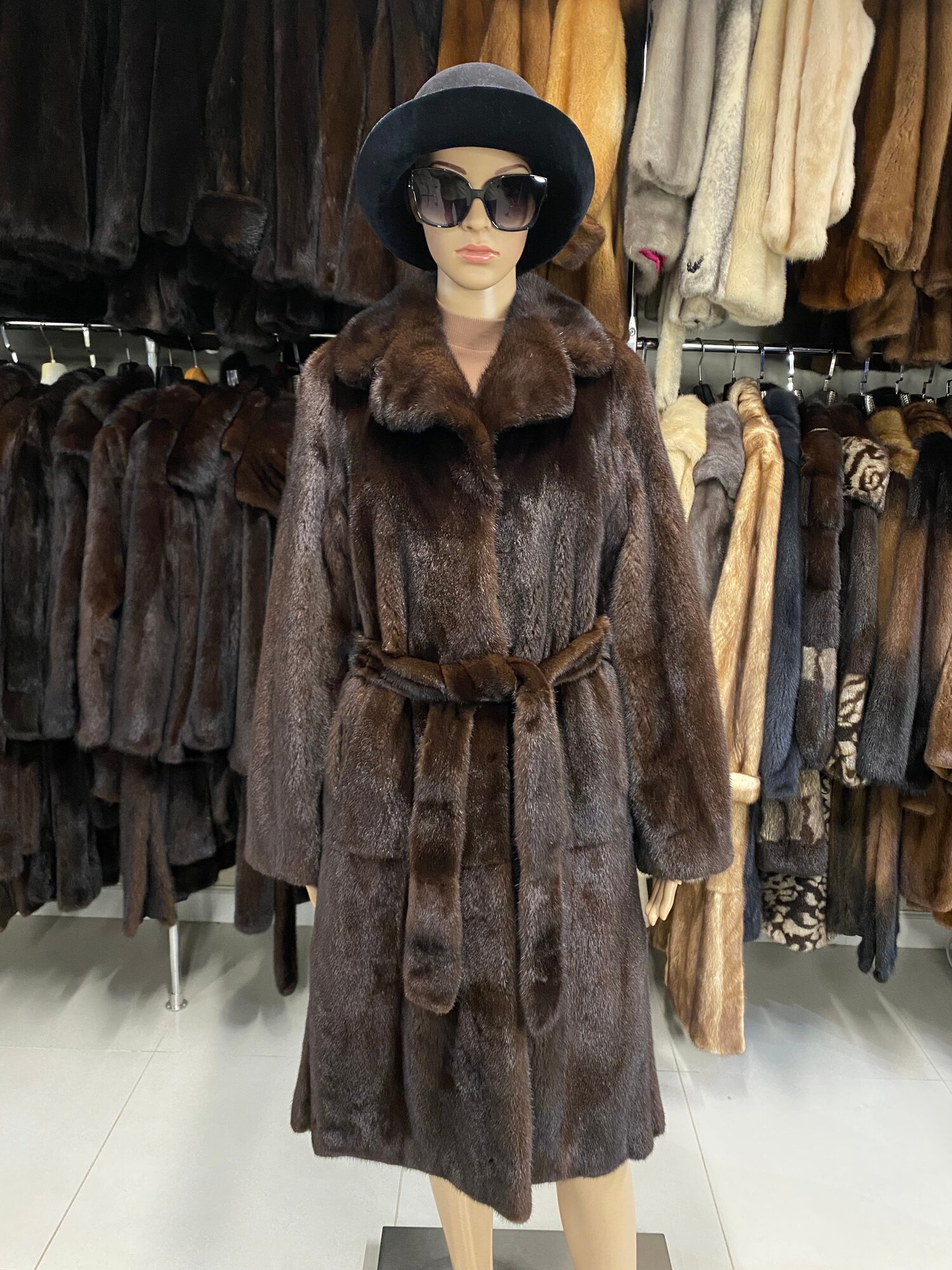 Шуба. Норка. Натуральная. Классическая 42- 44 р.