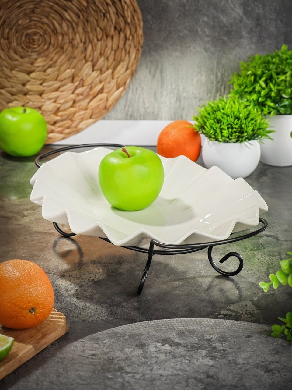 Блюдо керамика, фигурное, 40х28х8 см, на металлической подставке, Y4-6598