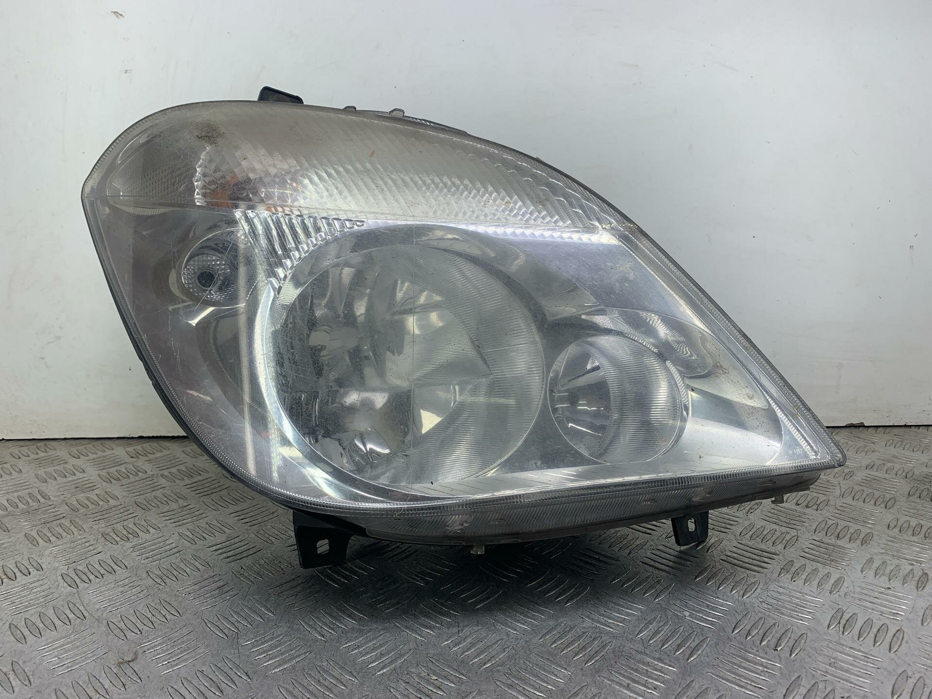 Фара правая Mercedes-Benz Sprinter W906 (2006 - 2014) 24738200