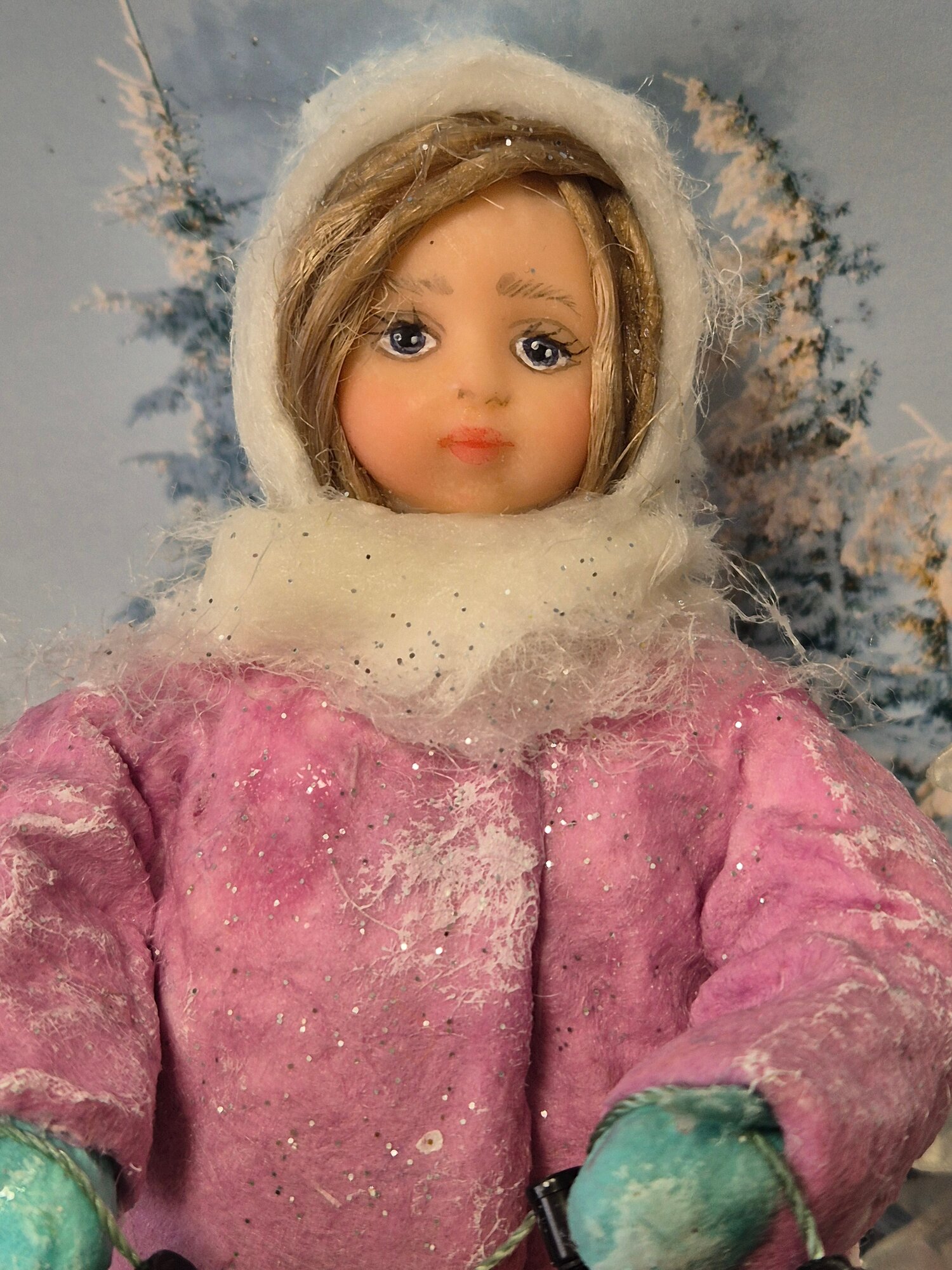 Ёлочная игрушка Affavatta, "Девочка с гирляндой", 12см, ручная роспись