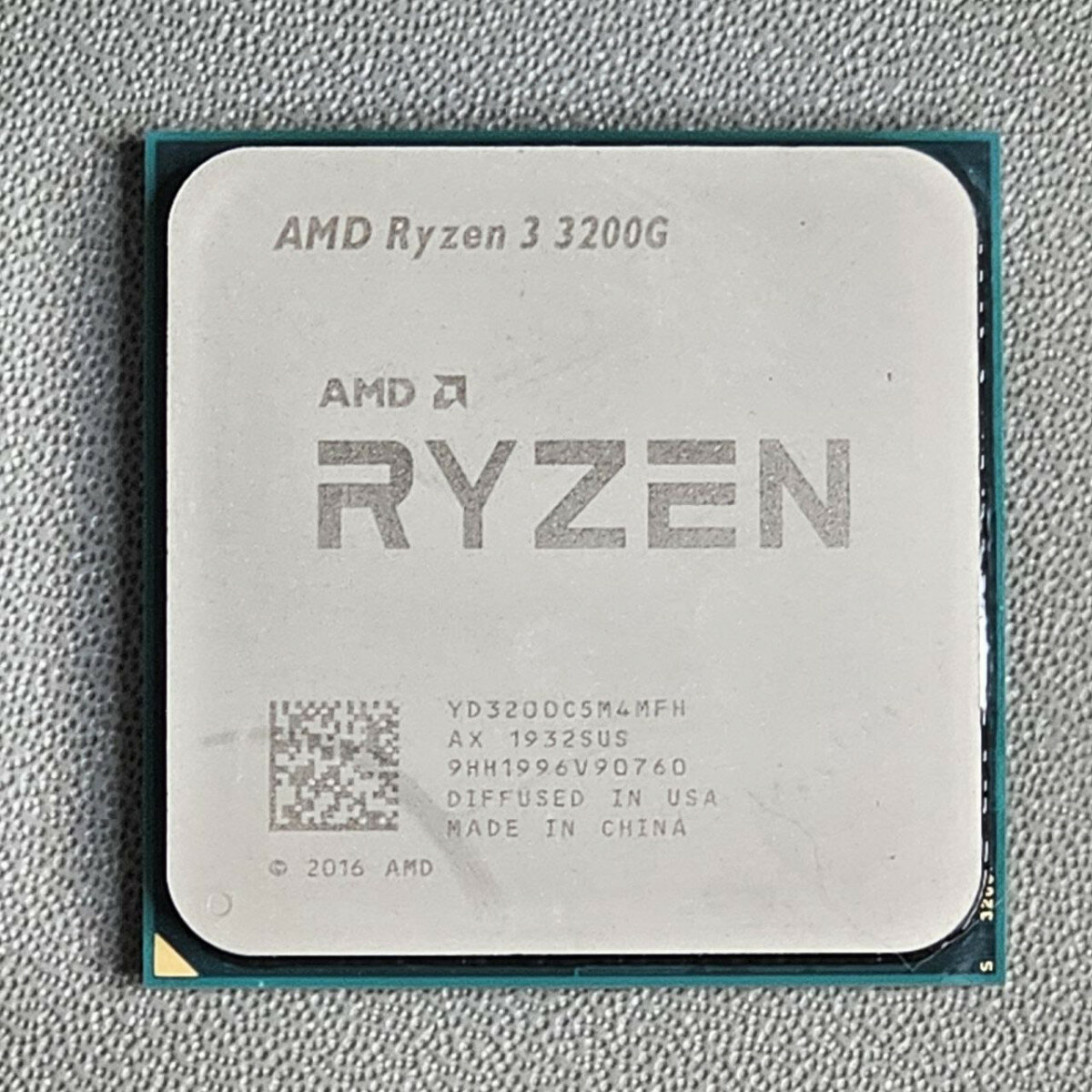Процессор AMD Ryzen 3 3200G OEM