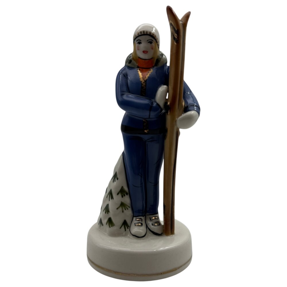 Статуэтка "Лыжница", 18 см, фарфор, 2022-2024 гг, Вербилки, Россия (синий)