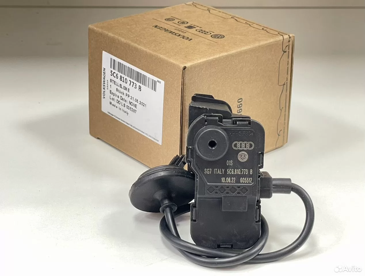 VAG 5C6810773B Актуатор Лючка Бензобака Golf