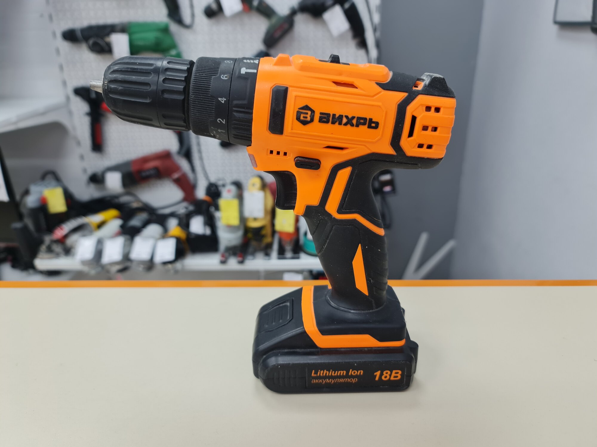 Дрель-шуруповерт ударная аккумуляторная Вихрь ДА-18Л-2КУ, 18 В, Li-Ion, ЗУ, Б/У, Уценка
