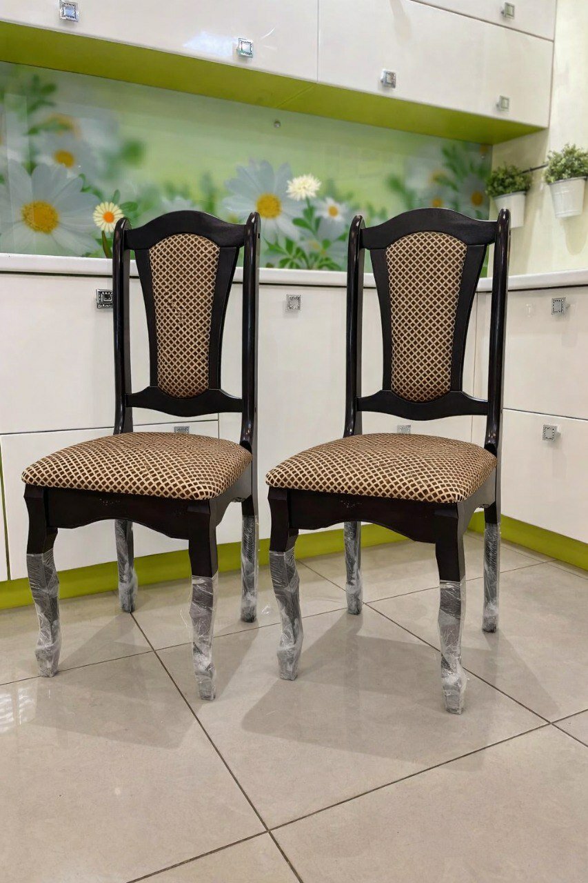 2 стула из массива березы . цвет венге. высота 97 см. ширина сиденья 45 см. Ульяновск. мягкая спинка . ткань жаккард.