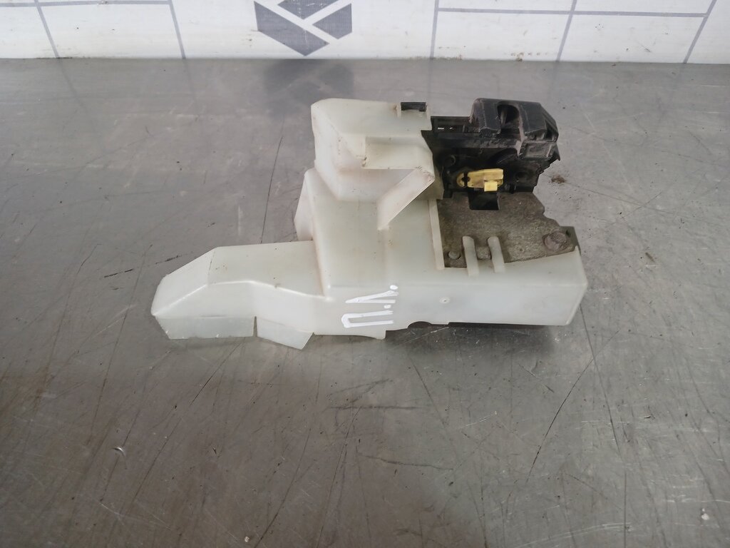 Замок двери передней левой Renault Clio 2 Symbol 1998-2008