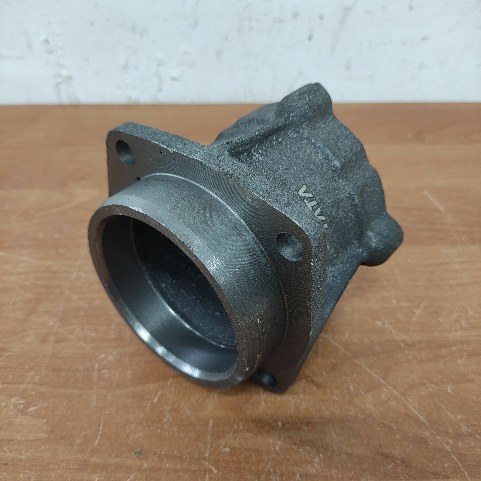 Корпус подшипника полуоси на тяжелый мотоблок