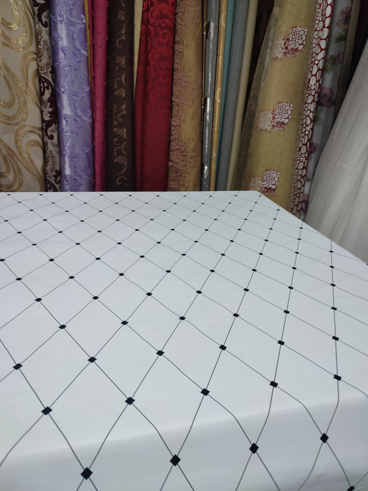 Клеенка ПВХ Рулон оптом 1.40м.*10 м. на тканевой основе, без запаха однотонная