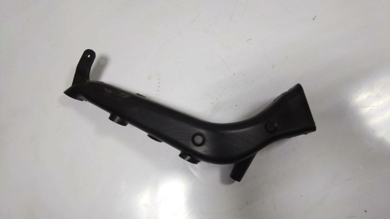 Воздуховод (дефлектор) радиатора Volkswagen Passat B6 (2005 - 2010) 3C1819151