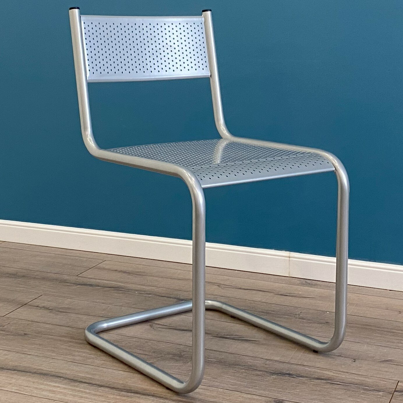 Стул 1 шт Северсталь МПО168, антивандальные, металлические, S-образная форма, металлик, до 120 кг