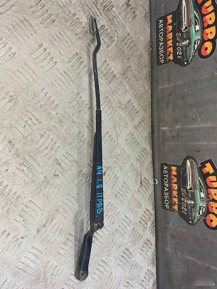 Поводок дворника правый Skoda Octavia Tour A4