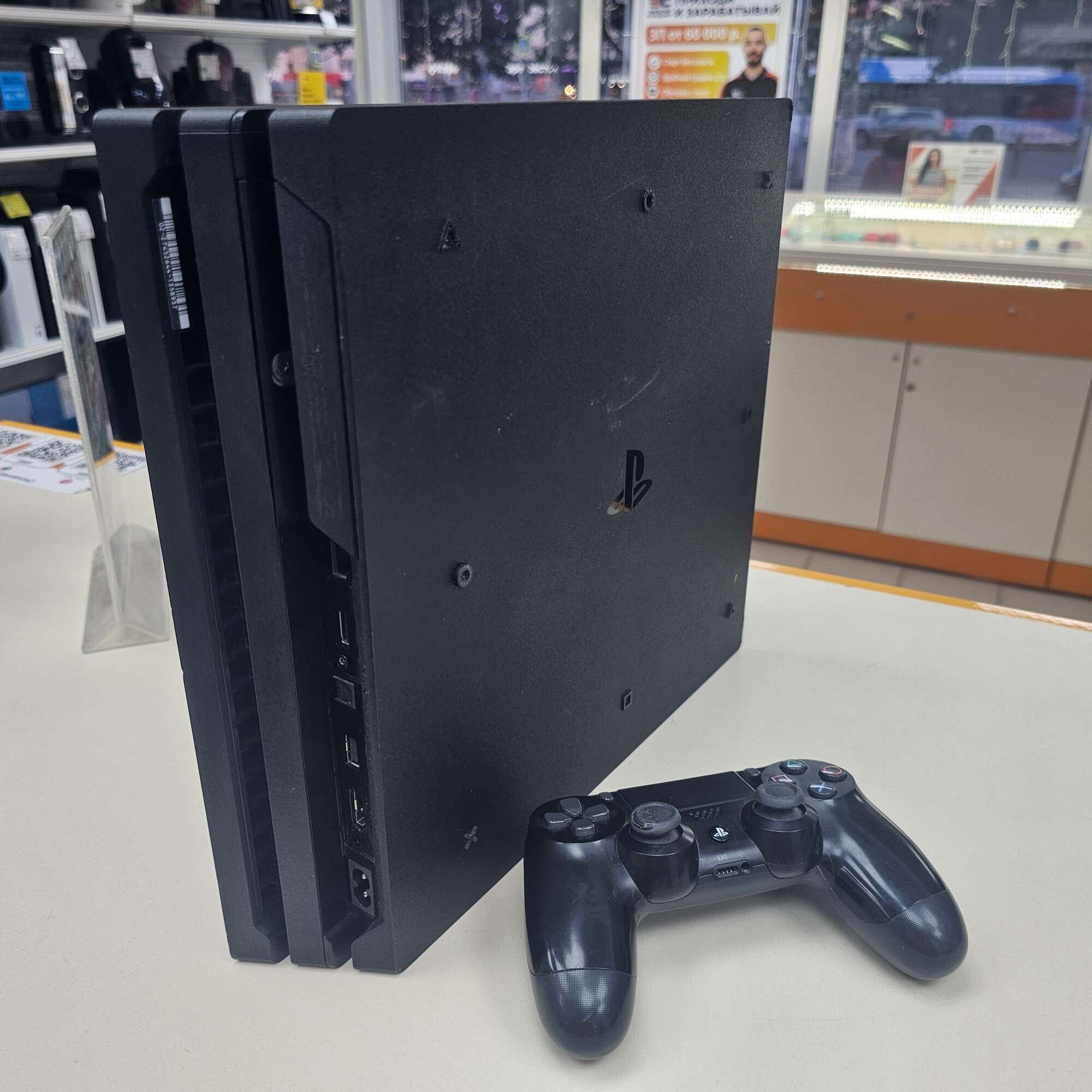 Игровая приставка Sony PlayStation 4, PS4 Pro Black 1 геймпад б/у уценка