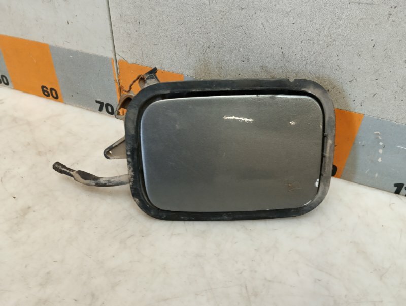 Б/У лючок топливного бака, Пежо 406 Лючок бензобака Peugeot 406 2000 1 319651 Peugeot-Citroen арт. 1517A4