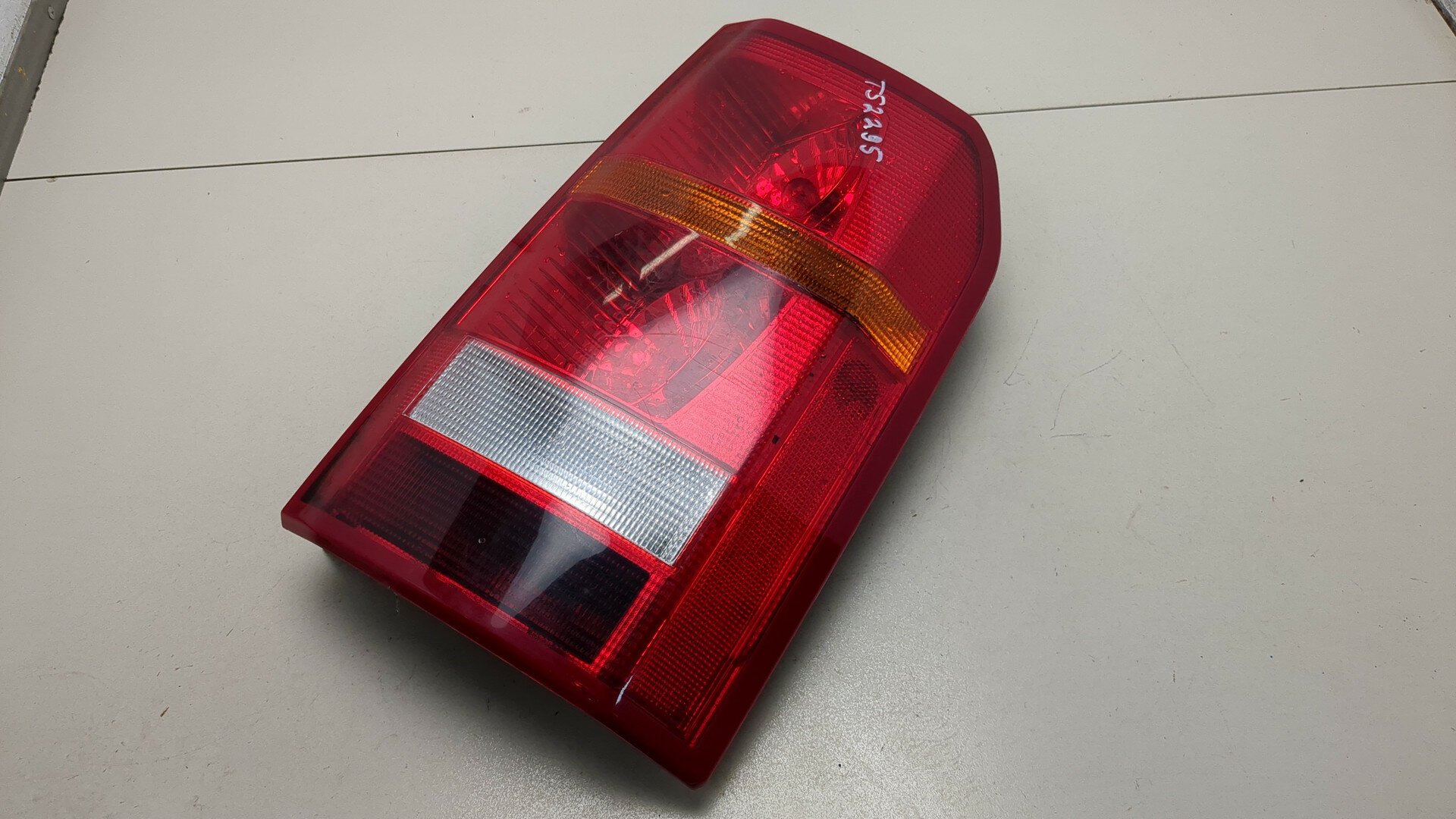 Фонарь (задний) правый Land Rover Discovery 3 Б/У