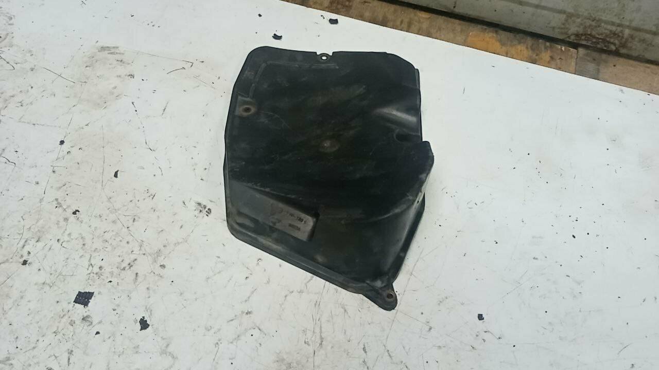 Крышка воздуховода двигателя Ford Focus 2 (2004 - 2008) 6652A