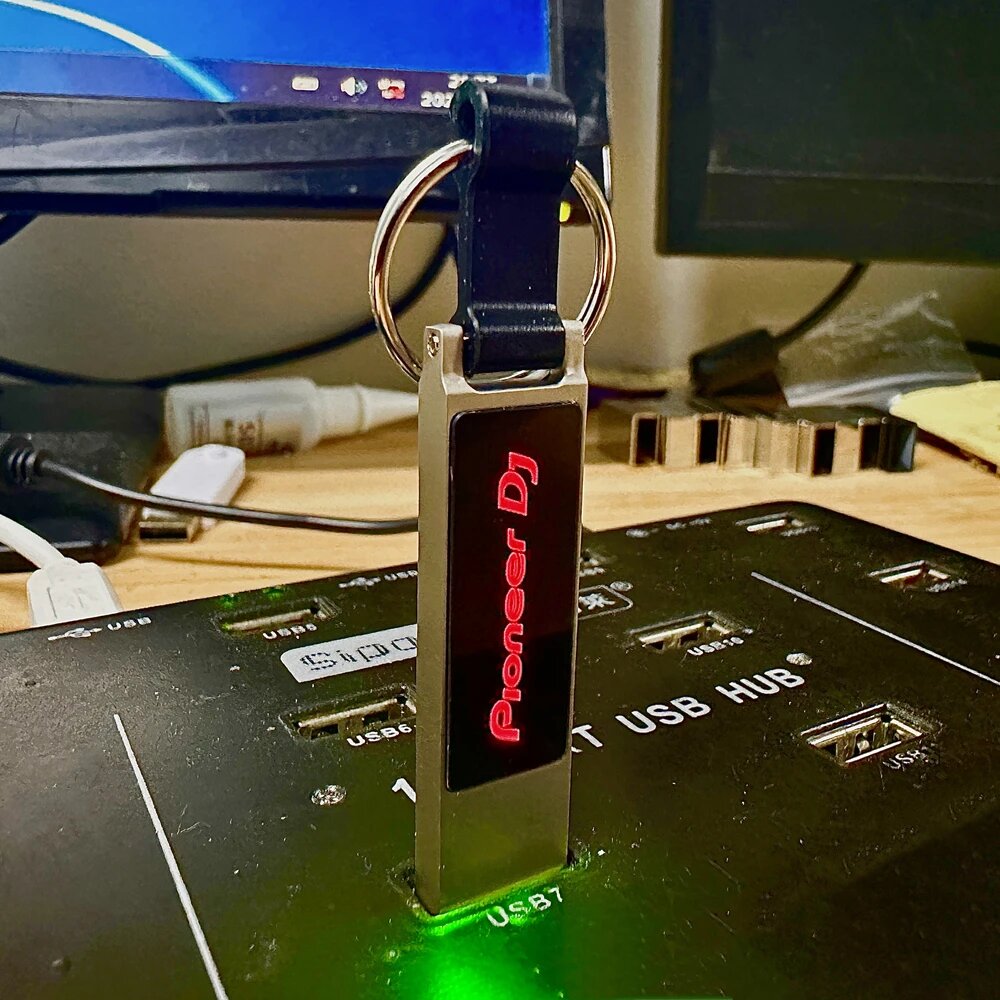 Флешка Pioneer DJ 16 ГБ, red LED light