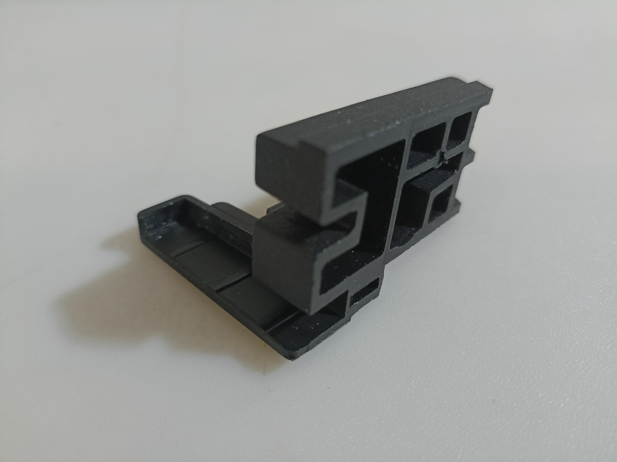 Фиксатор стекла, нижний правый, для ДШ Simfer B4EM16012