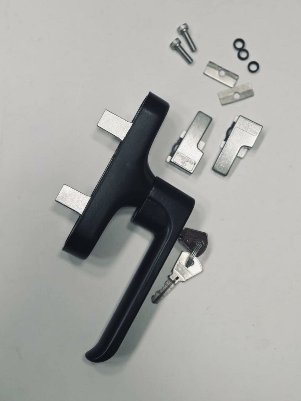 Ручка оконная для поворотной створки с ключом Stublina 1104.00.313, черная