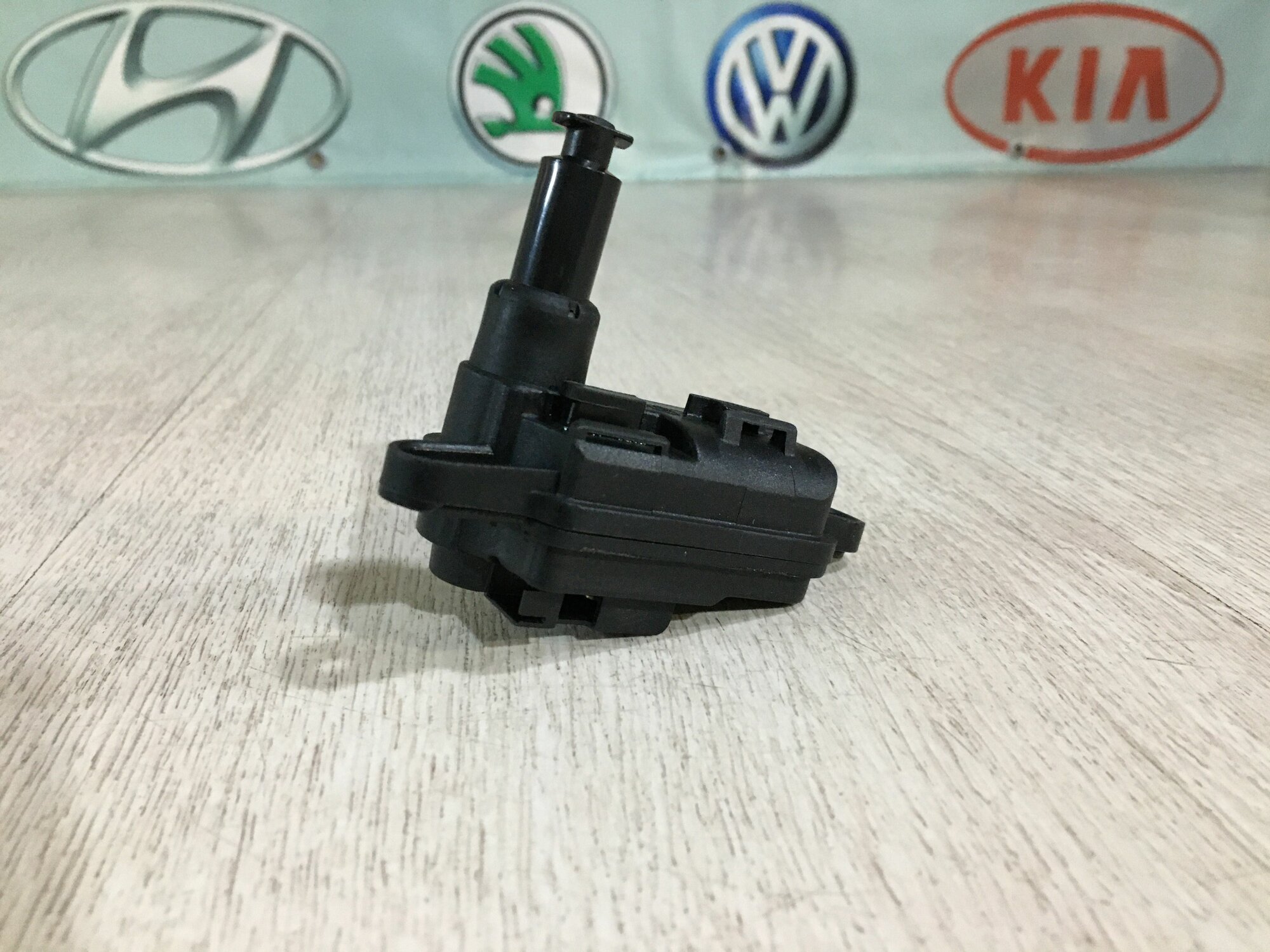 Замок лючка бензобака Audi Volkswagen Skoda