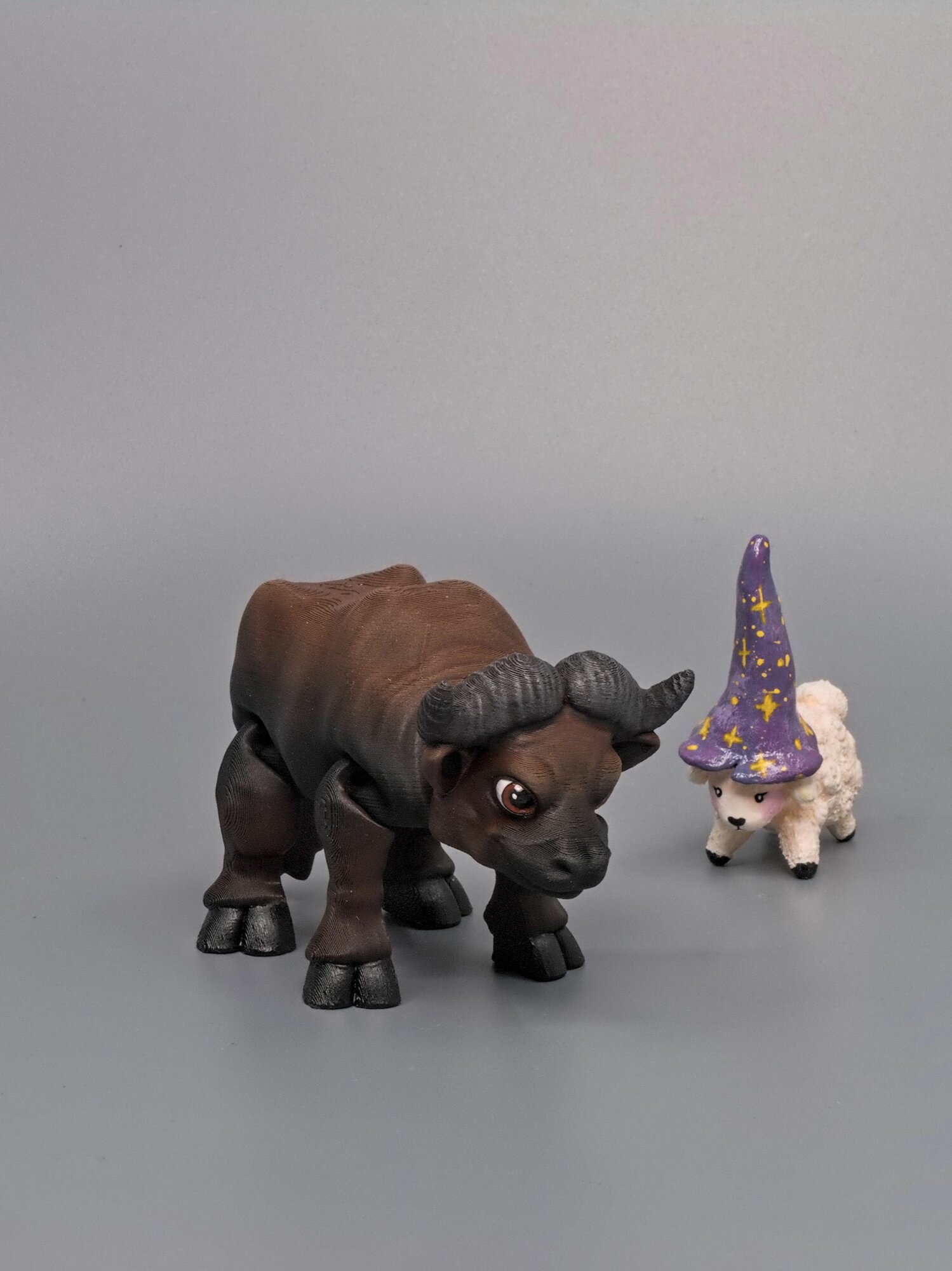 Милый буйвол с ручной покраской