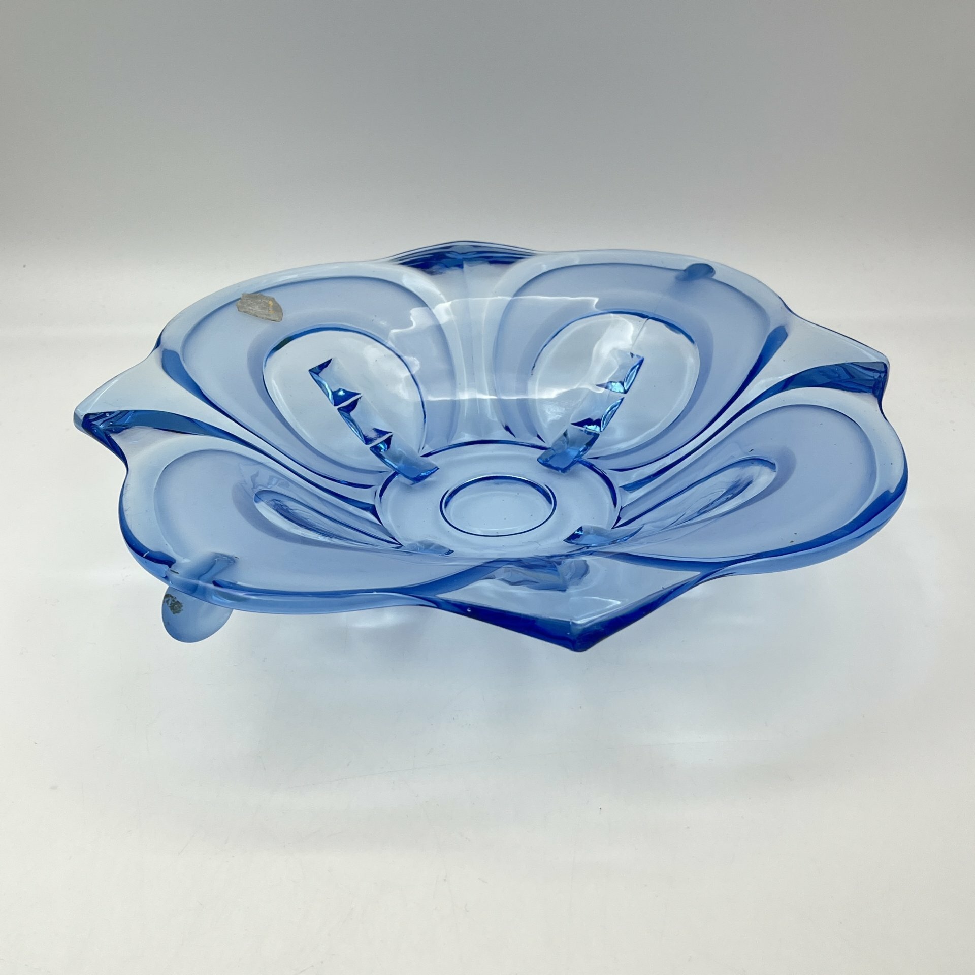 Блюдо (фруктовница) синего оттенка рельефным декором, August Walther & Söhne AG