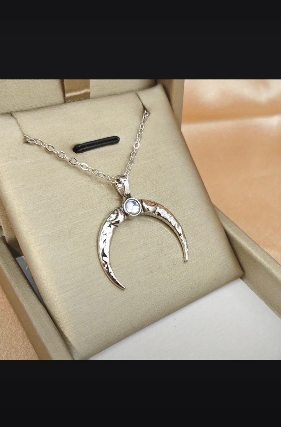 Колье, лунный камень