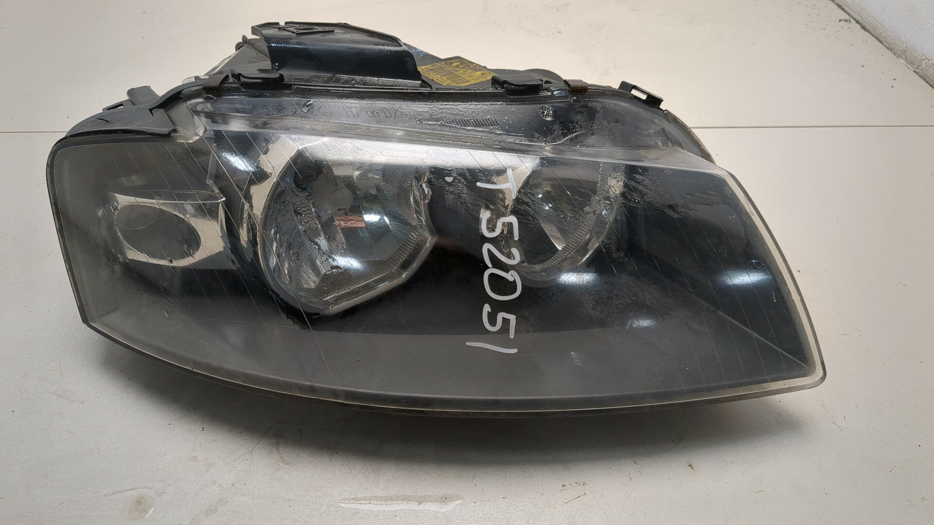 Фара (передняя) правая Audi A3 (8P) Б/У